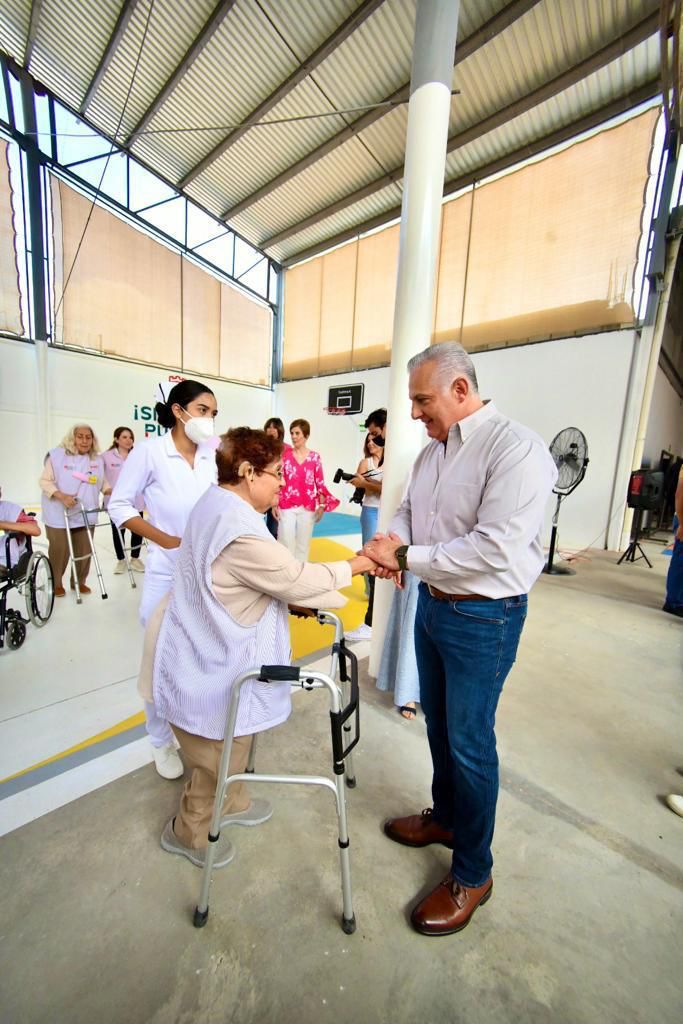 Alcalde de Torreón y su esposa inauguran “El Club del Adulto Mayor ...