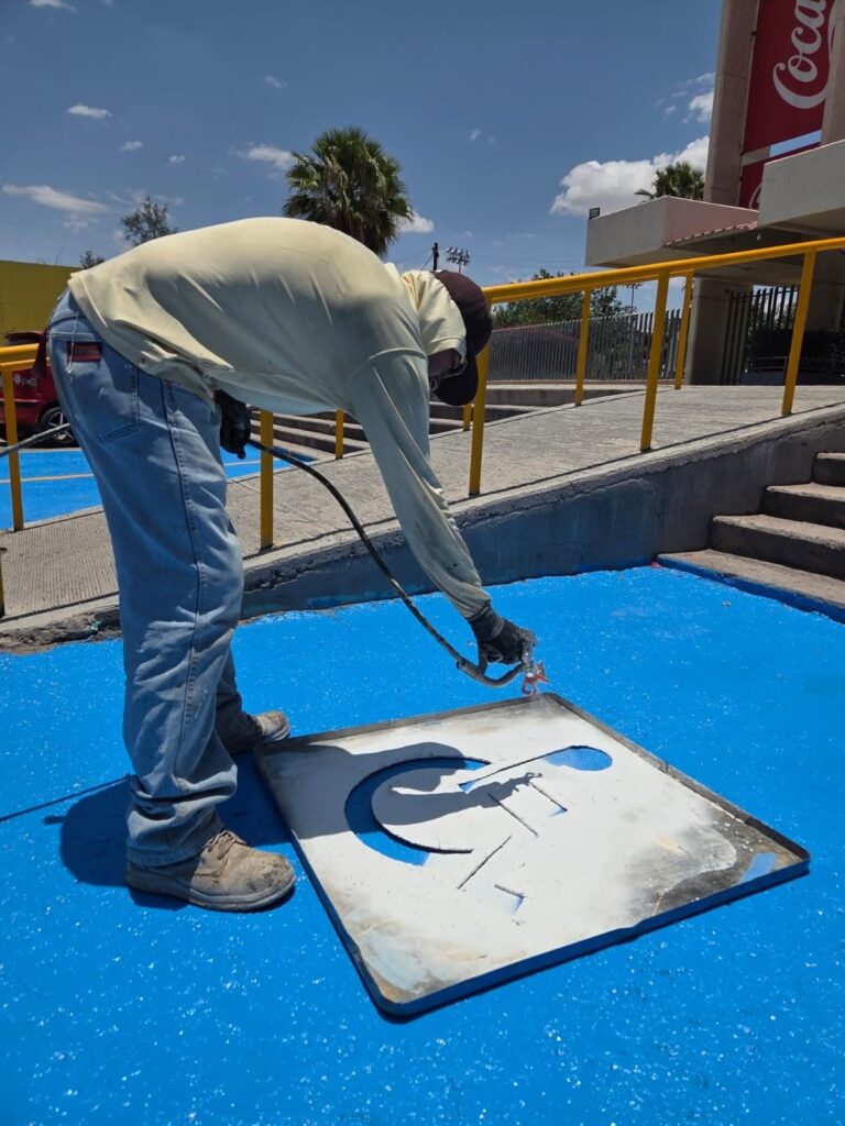 Refuerzan señalización vial en Torreón - Comprometidos con la información